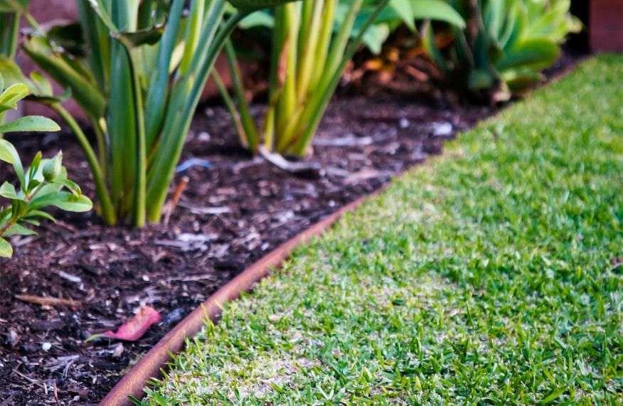 Five top edging materials - ABC Gardening Australia magazine